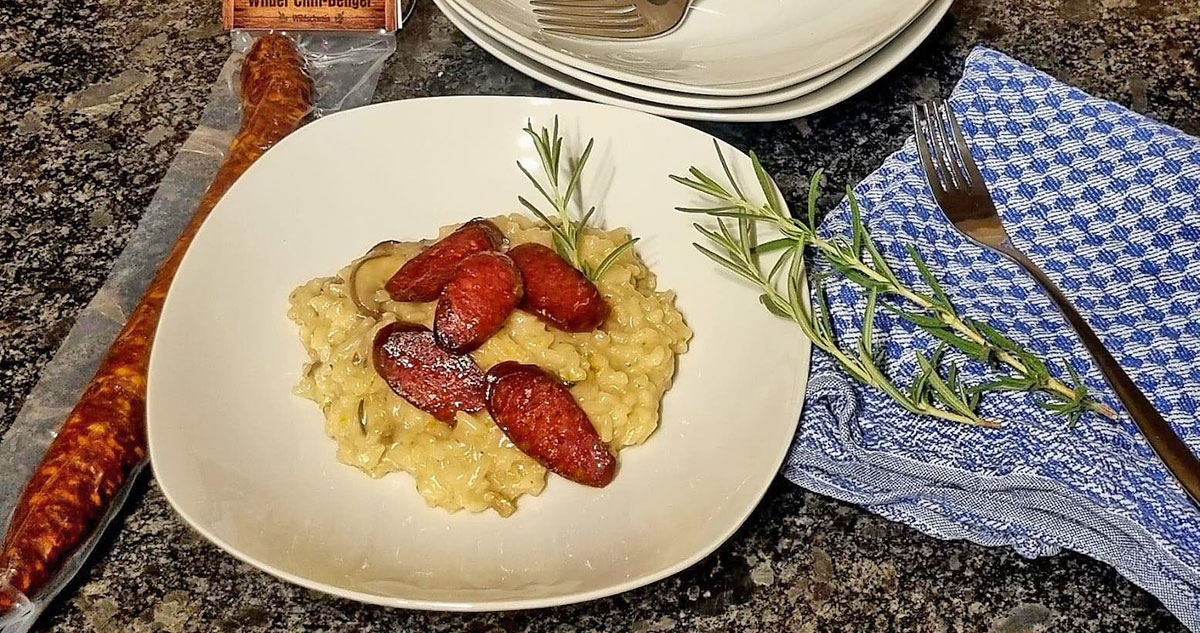 Rosa Hirschrücken mit grünem Spargel und Brombeer-Rotwein-Reduktion ...